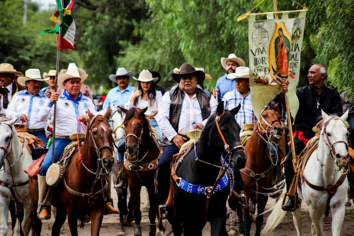 Cabalgata cruza Comonfort, como hace 212 años