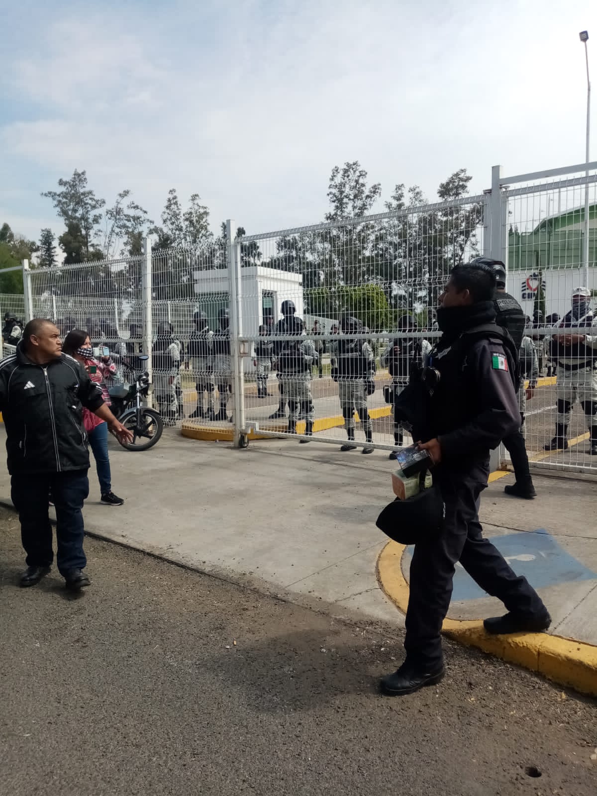 Por despido masivo, 100 policías intentan tomar CIPOL