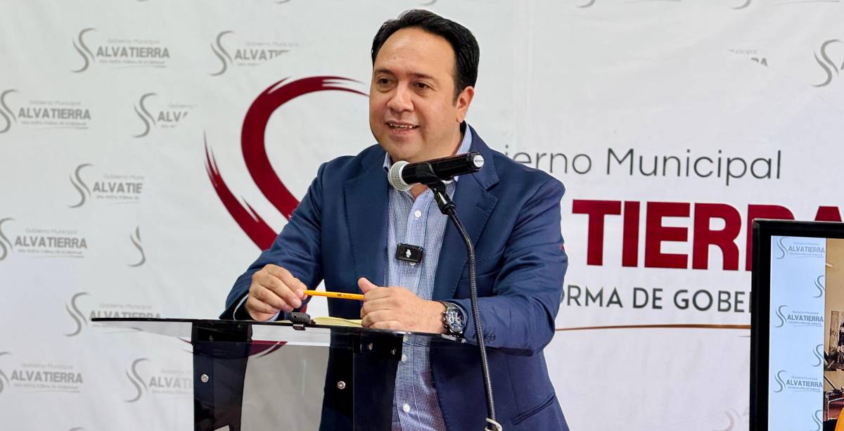 Huye Daniel Sámano ante amenazas de muerte, "gobierna desde fuera"