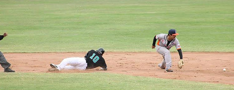 Cajeteros domina la serie ante petroleros